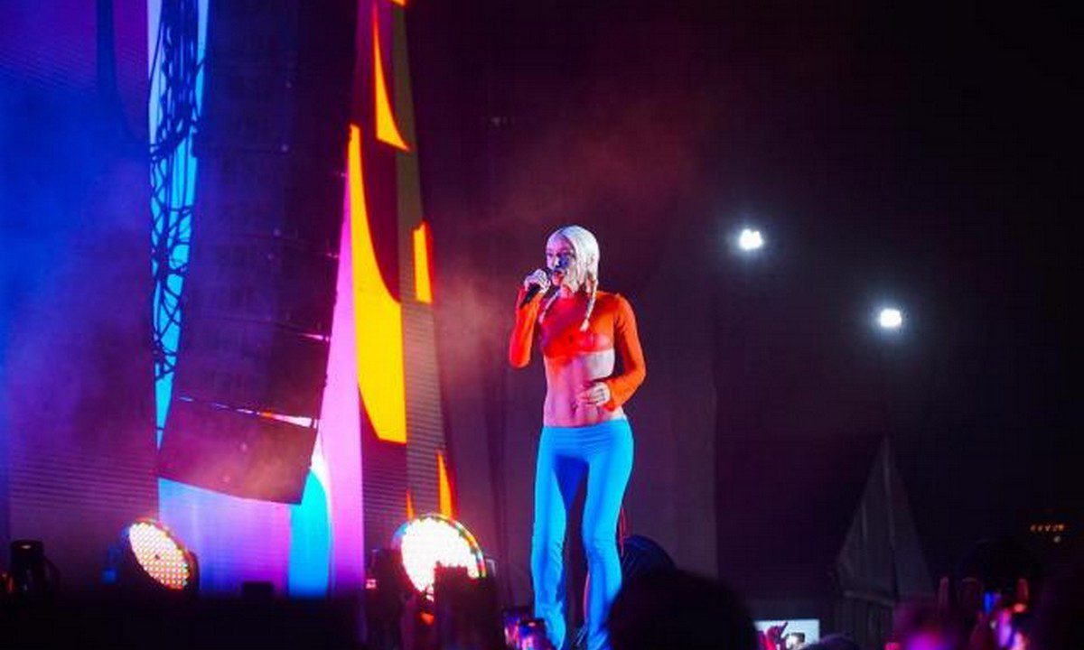 Τουρκία: Η πανέμορφη Τουρκάλα τραγουδίστρια τα έβγαλε όλα και τους ...