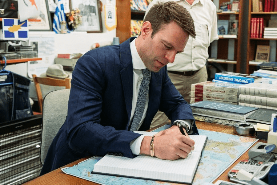 Στέφανος Κασσελάκης : Έτσι θα είναι ο Tyler δίπλα του στη Βουλή, αλλά ...